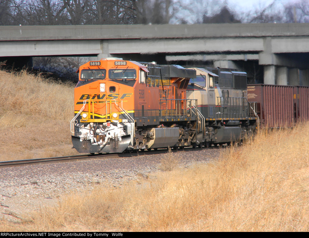 BNSF 5898 Leading an empty Ore Train South on the K-Line
